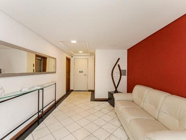 1DORMITORIO E GARAGEM NO BATEL
