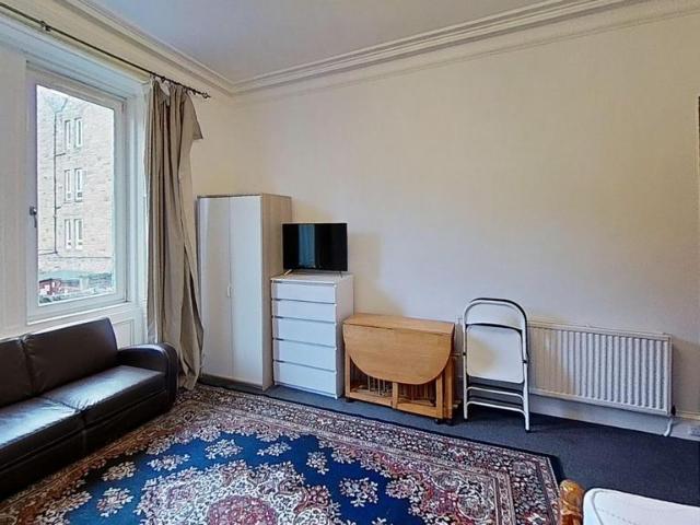 1f1 Cathcart Place, Edinburgh, EH11 3 bed flat to rent £1,900 pcm £438 pw