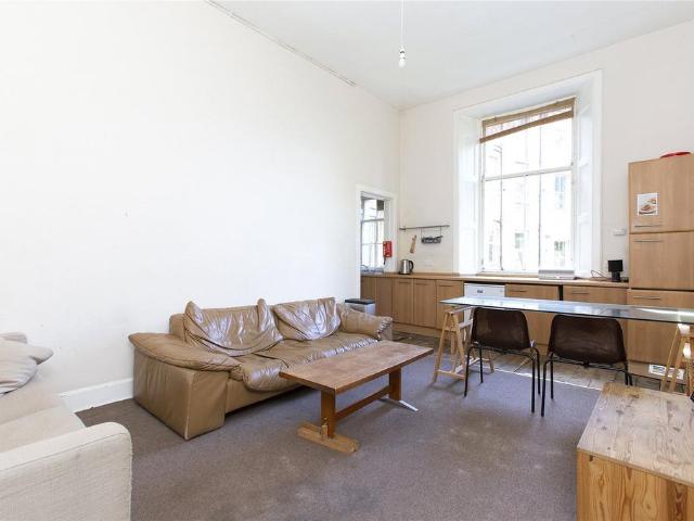 Bruntsfield Place, Bruntsfield. 4 bed flat to rent £3,588 pcm £828 pw