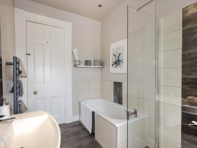 1f, 21 Eglinton Crescent