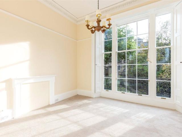 1F, 39 Moray Place