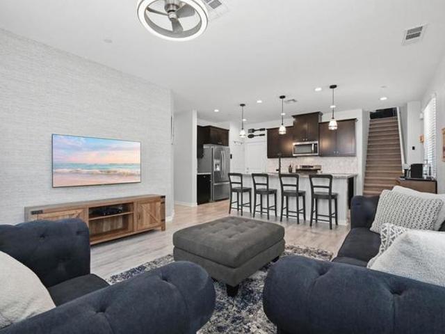 1st Fl Suite + Private Bath + Garage Spot