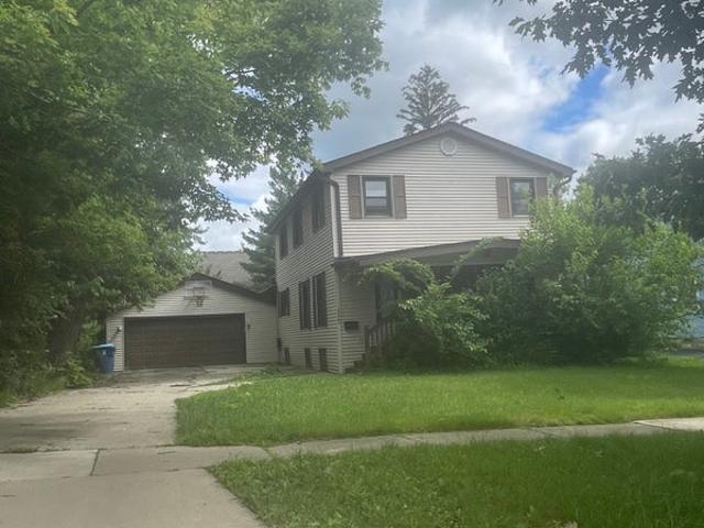 1st Floor Bedroom/ living room/bathroom For Rent