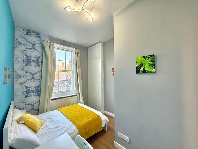 1st Floor, London NW1 2 bed flat to rent £2,800 pcm £646 pw
