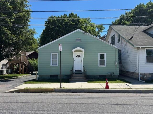 1st Floor Studio Apartment in Carlisle, PA Offering a Full Bathroom and All Utilities Included!