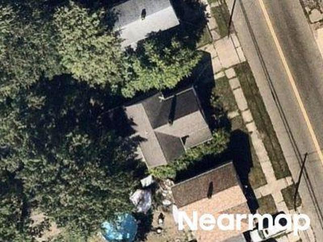 1st St NE