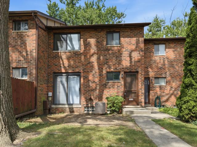 1S215 Holyoke Lane
