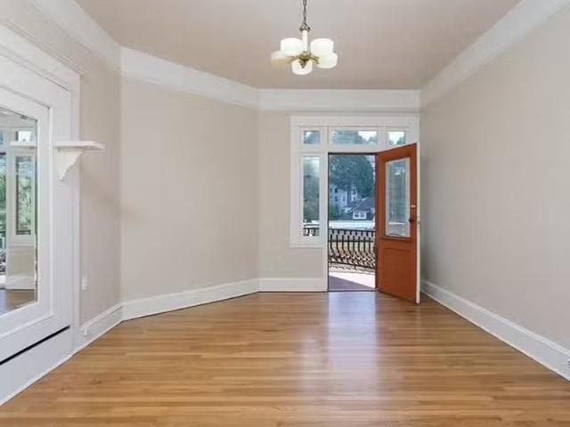 1X1 870 SQ Kingsbury Apartments