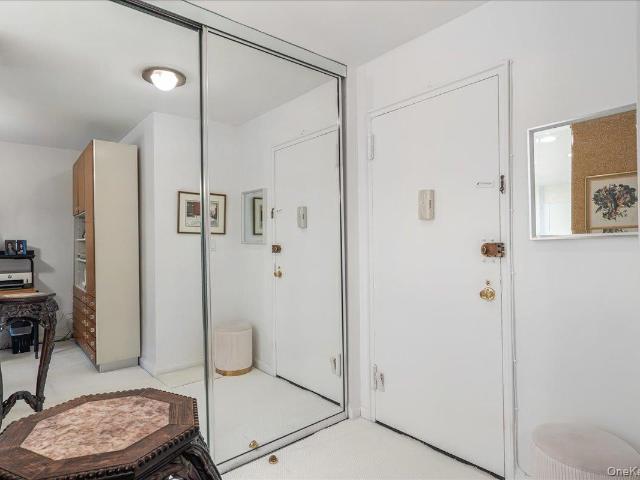 23 45 Bell Boulevard 1H