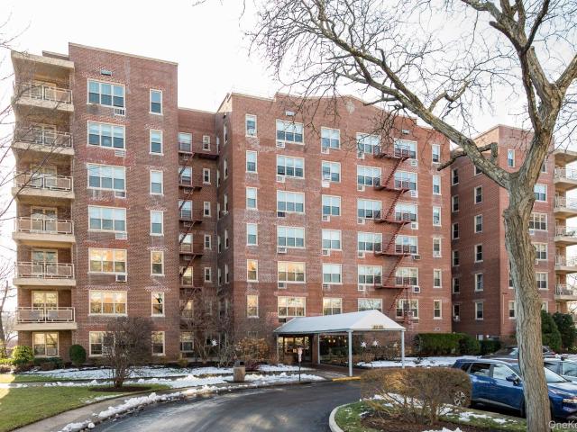 23 55 Bell Boulevard, Unit 6C | Compass