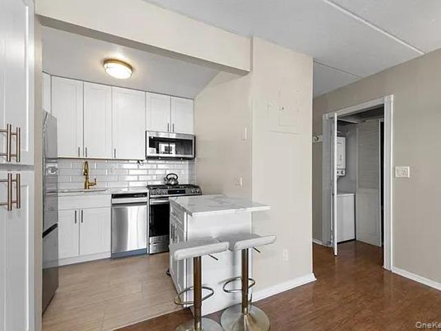 23 22 30th Road 4D