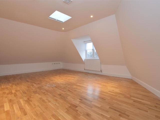 23 27 Endsleigh Road, Merstham, Surrey RH1, 1 bed flat to rent, £1,100 pcm | PrimeLocation