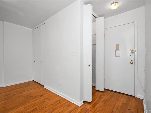 23 25 Bell Boulevard, Unit 6J