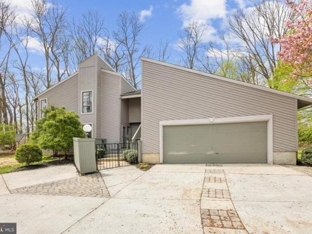 23 Tenby Chase Dr, Newark, DE 19711