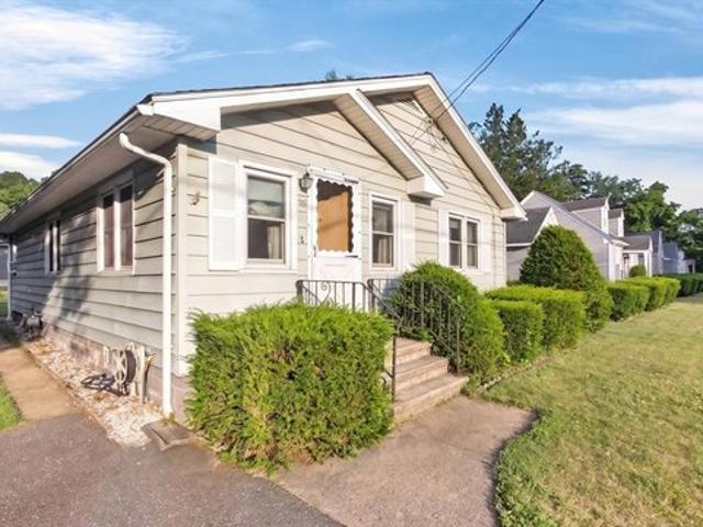 23 Thompson St, East Longmeadow, MA 01028