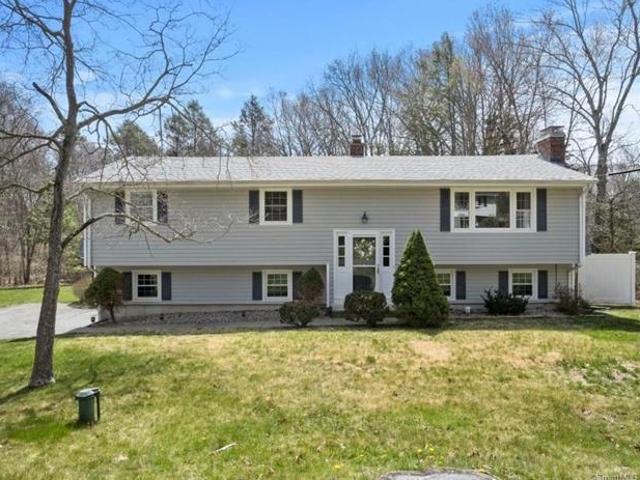 23 Valley Rd, Clinton, CT 06413