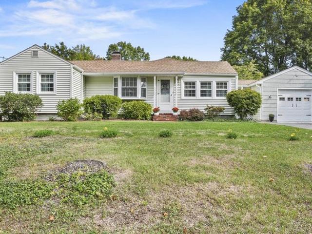 23 W Pine St, Plaistow, NH 03865