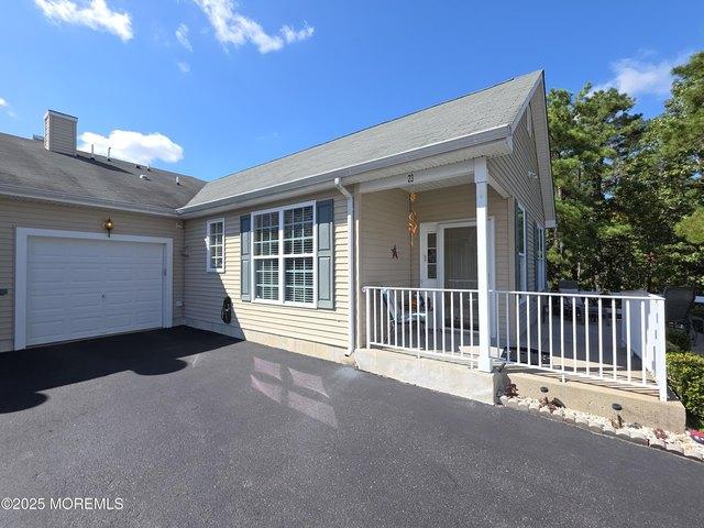 23 Walkabout Ct, Whiting, NJ 08759