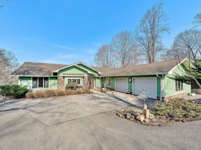 23 Waterpoint Ct, Moneta, VA
