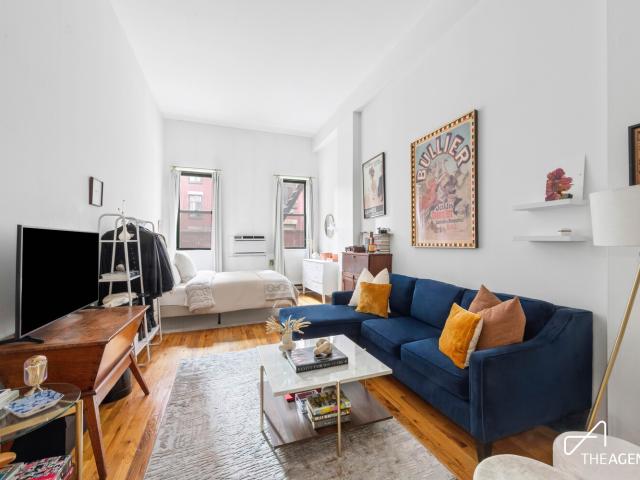 23 Waverly Place, New York, NY