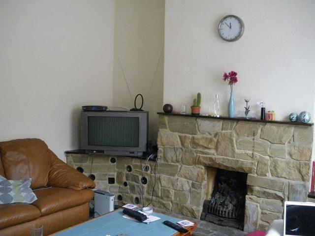 23 Welton Mount Hyde Park Leeds West. 3 bed house to rent £1,567 pcm £362 pw