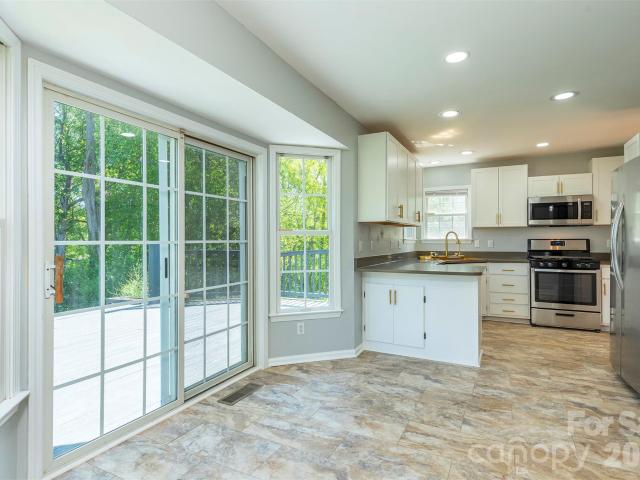 23 Westmont Dr, Asheville, NC 28806 | MLS #4371 | Compass