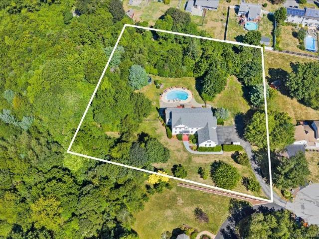 23 Whaling Dr, Waterford, CT