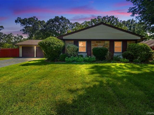 23 Wilmont Turn, Coram, NY 11727