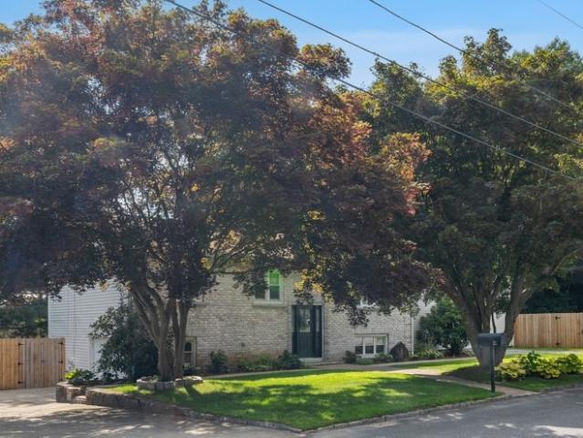 23 Woodcrest Drive