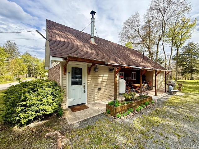 23 Woodland Way