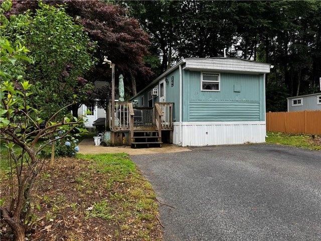 23 Woodridge Dr, Burrillville, RI 02839