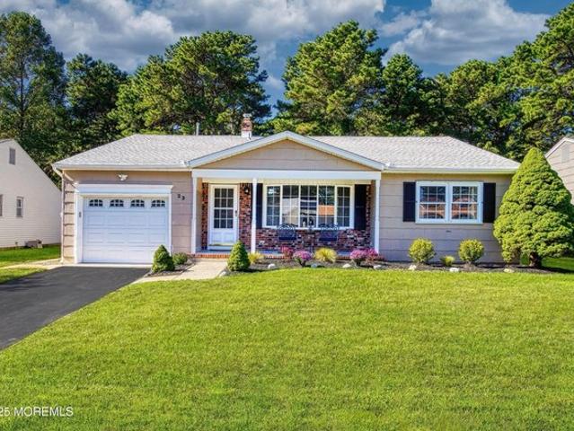 23 Zeeland Dr, Toms River, NJ 08757