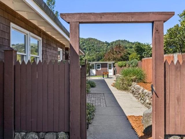 23 Arcangel Ct, Fairfax, CA 94930