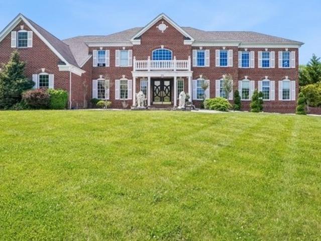 23 Balmoral Dr, Alexandria Township, NJ 08867