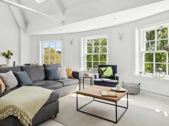 23 Barrons Chase, London, TW10 5DA, United Kingdom | 2 bed apartment for rent #140400005 | Rentberry