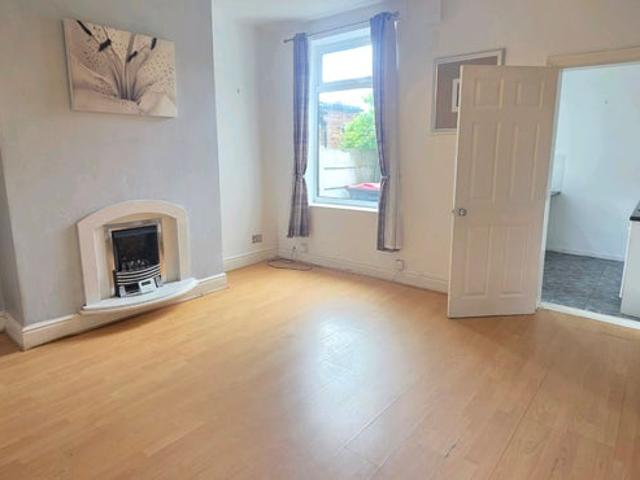 2/3 bed house.Near all amenities,transport,garden