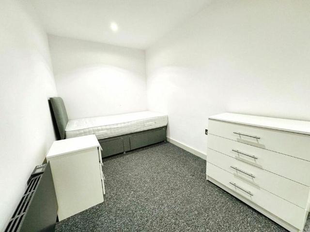 23 bedroom block of apartments to rent