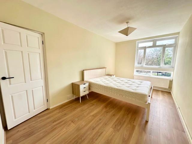 2/3 Bedroom Flat to Rent In Hoxton E2
