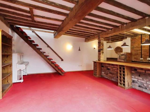 2 Bedroom Studio Flat