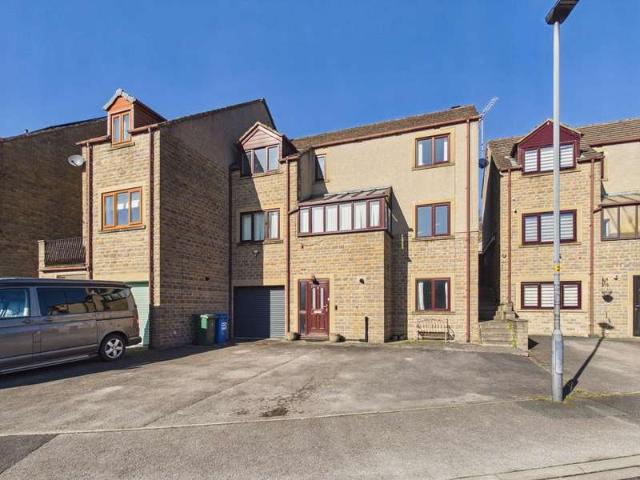 4 Bedroom Semi Detached House