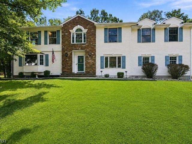 23 Beech Dr, Morris Plains, NJ 07950