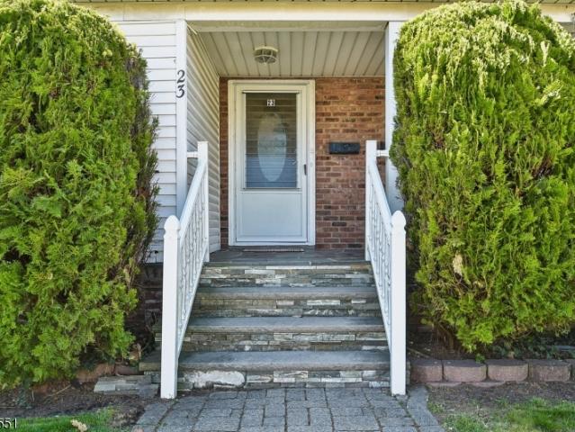 23 Blaine St