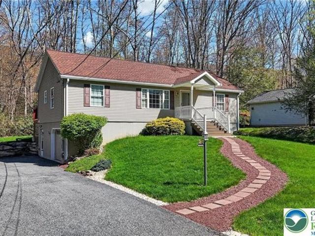 23 Blue Berry Ln, Nesquehoning, PA 18240
