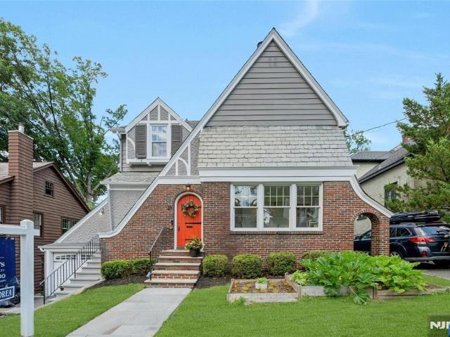 23 Broadview Avenue