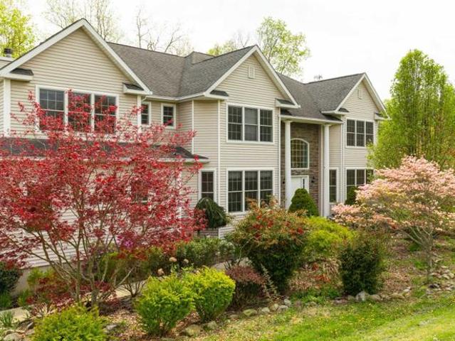 23 Brian Ct, La Grange, NY 12603