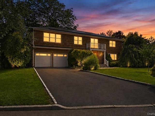 23 Carriage Ct, Scarsdale, NY 10583