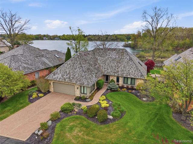 23 Chateaux Du Lac