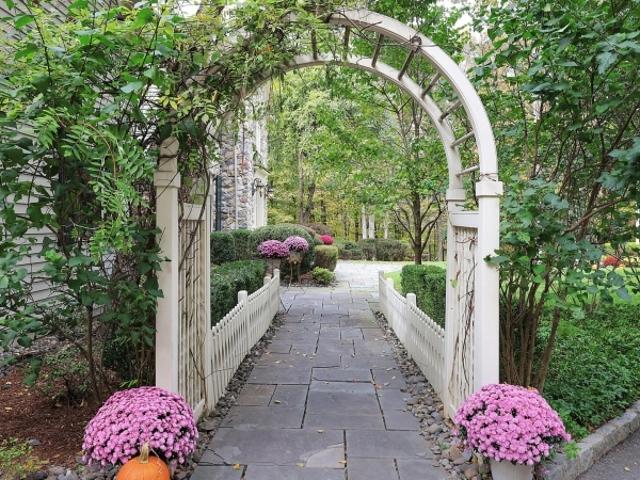 23 Charlotte Hill Dr