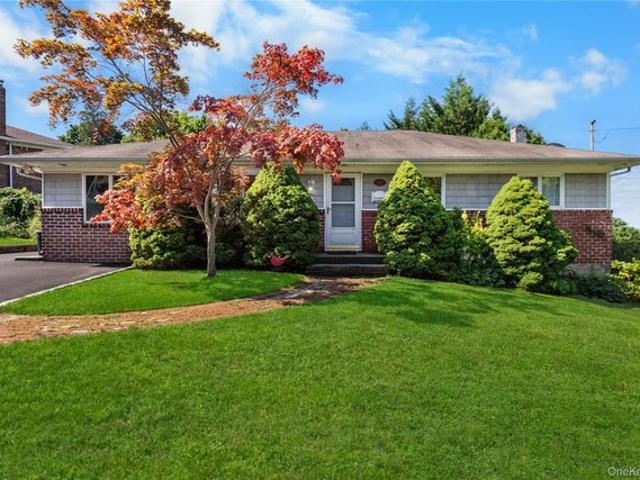 23 Charmian St, Huntington Station, NY 11746
