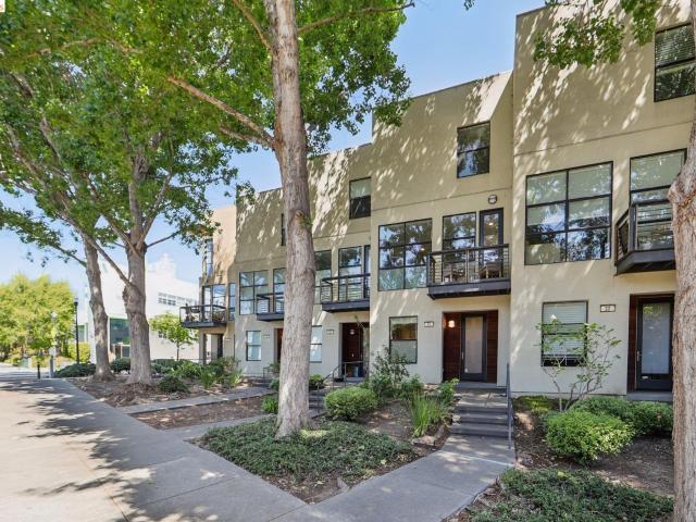 23 City Limits Cir, Emeryville, CA 94608 | MLS #41130 | Compass